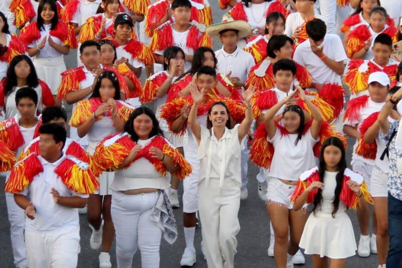 DESFILE DE “CARNAVAL CANCÚN 2024” ALEGRA CALLES DEL CENTRO DE LA CIUDAD